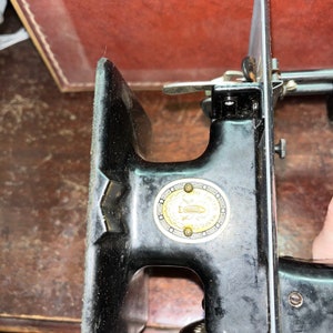 Vintage Singer 20 Sew Handy Child's Sewing Machine, Black Childs Singer ...