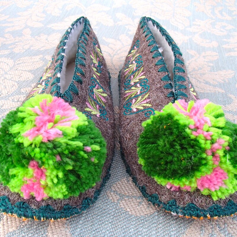 Pom Pom Slippers - Etsy