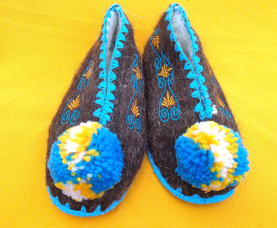 32 - Kids Greek Slippers With Pompom (size 32 / UK13) - Etsy