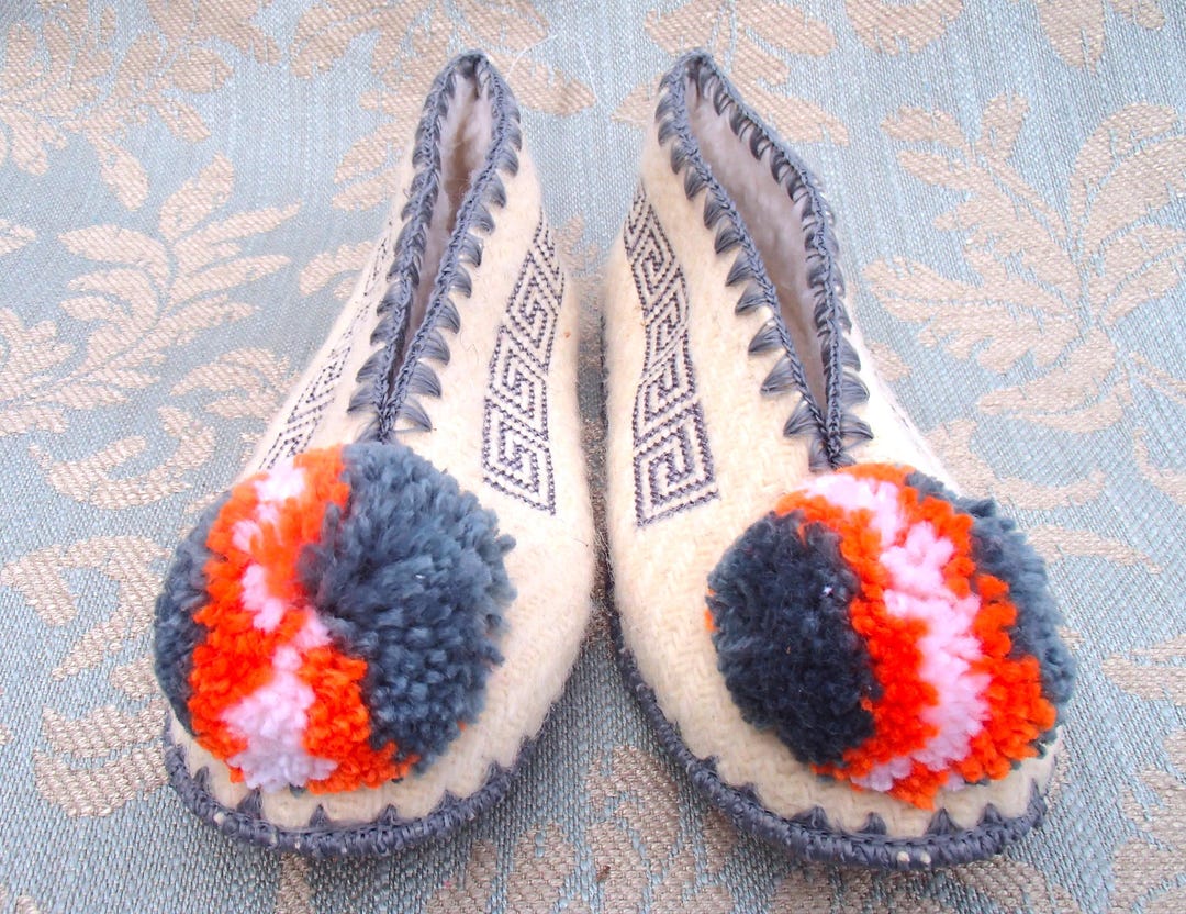 32 - Kids Greek Slippers With Pompom (size 32 / UK13) - Etsy