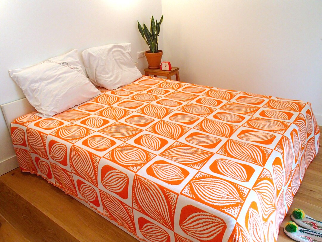 XL Vintage Orange Fabric: 1970s Bedspread, Upholstery Material ...
