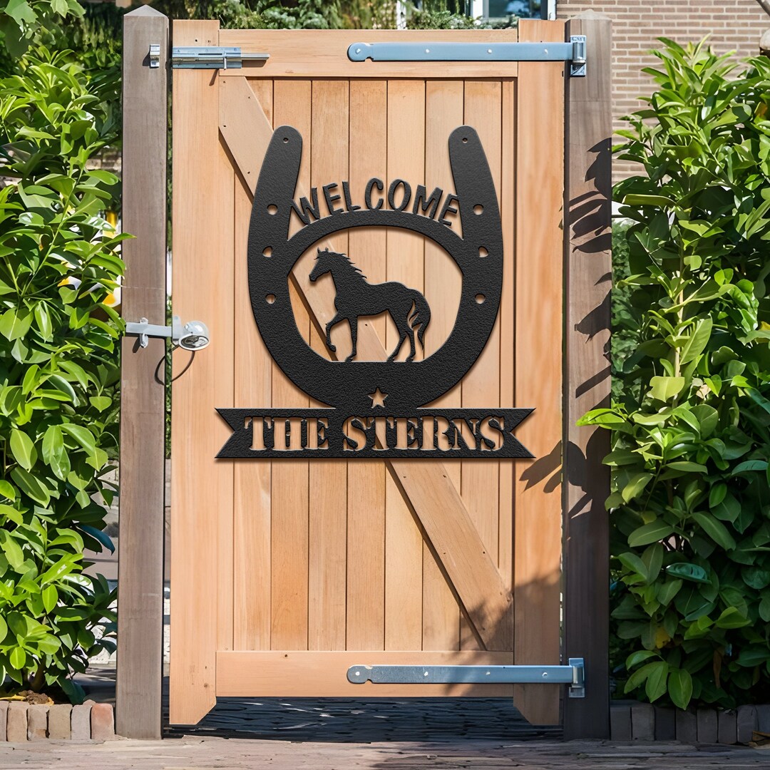 Custom Horseshoe Welcome Metal Sign, Personalized Name Family, Welcome ...