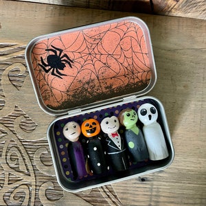 CLASSIC HALLOWEEN Monsters | Peg Doll | Boys or Girls Pretend Play Set ...