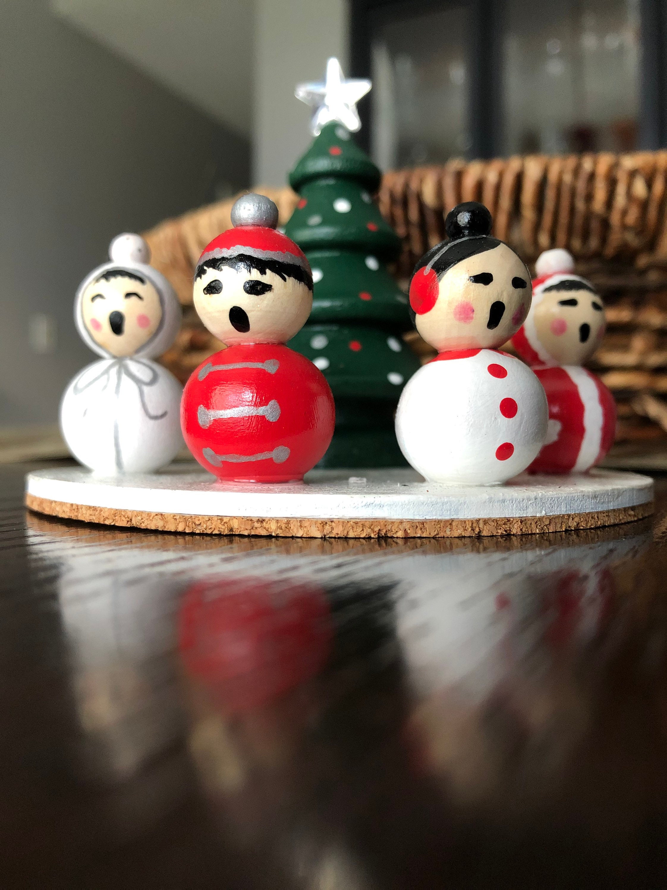 Christmas Carolers With Tree Scene, Red - Etsy