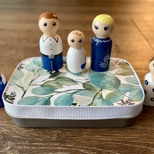 Sweet Family Peg People Dolls House Pretend Play Set in Themed Tin Open ...