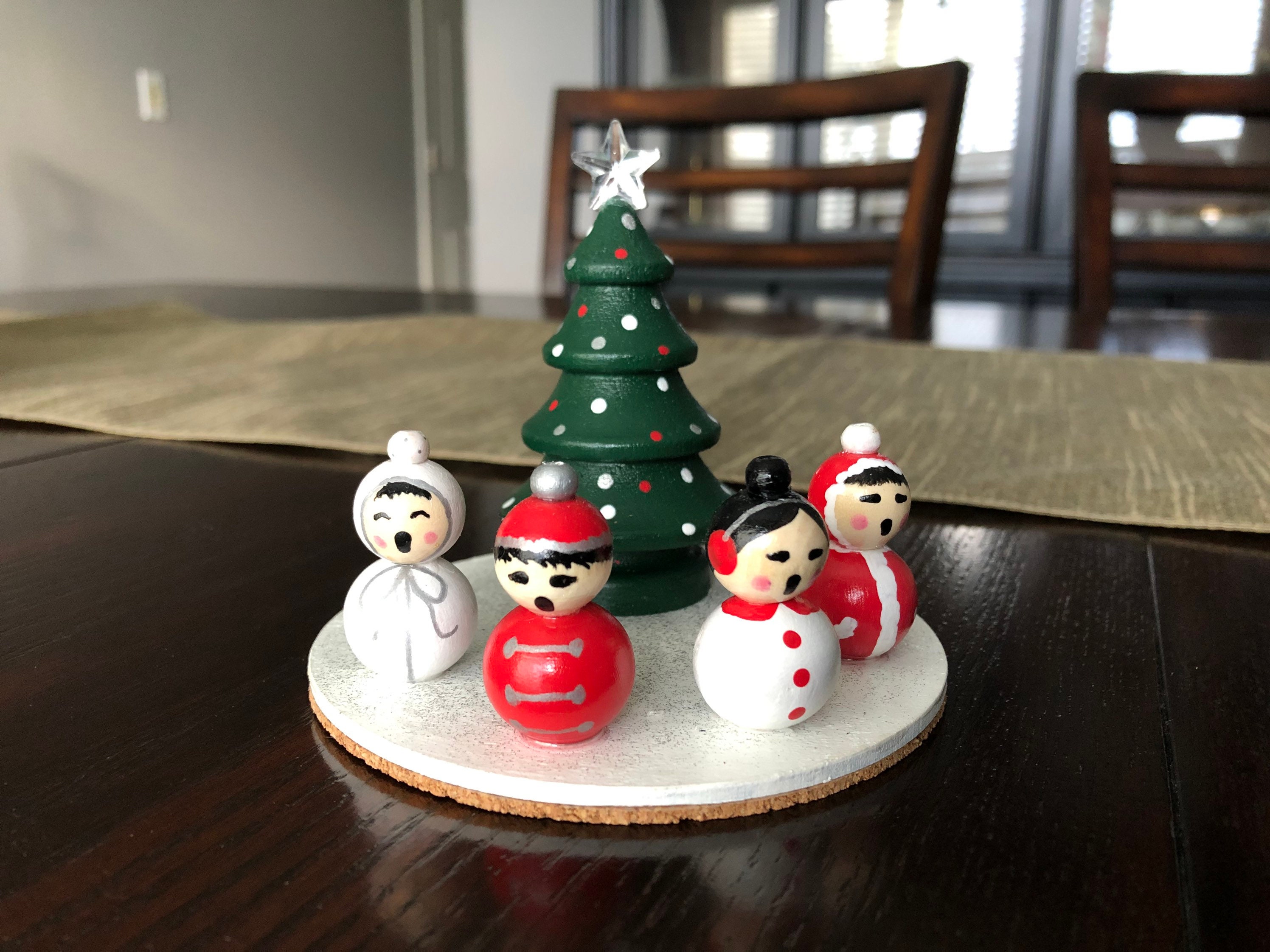 Christmas Carolers With Tree Scene, Red - Etsy