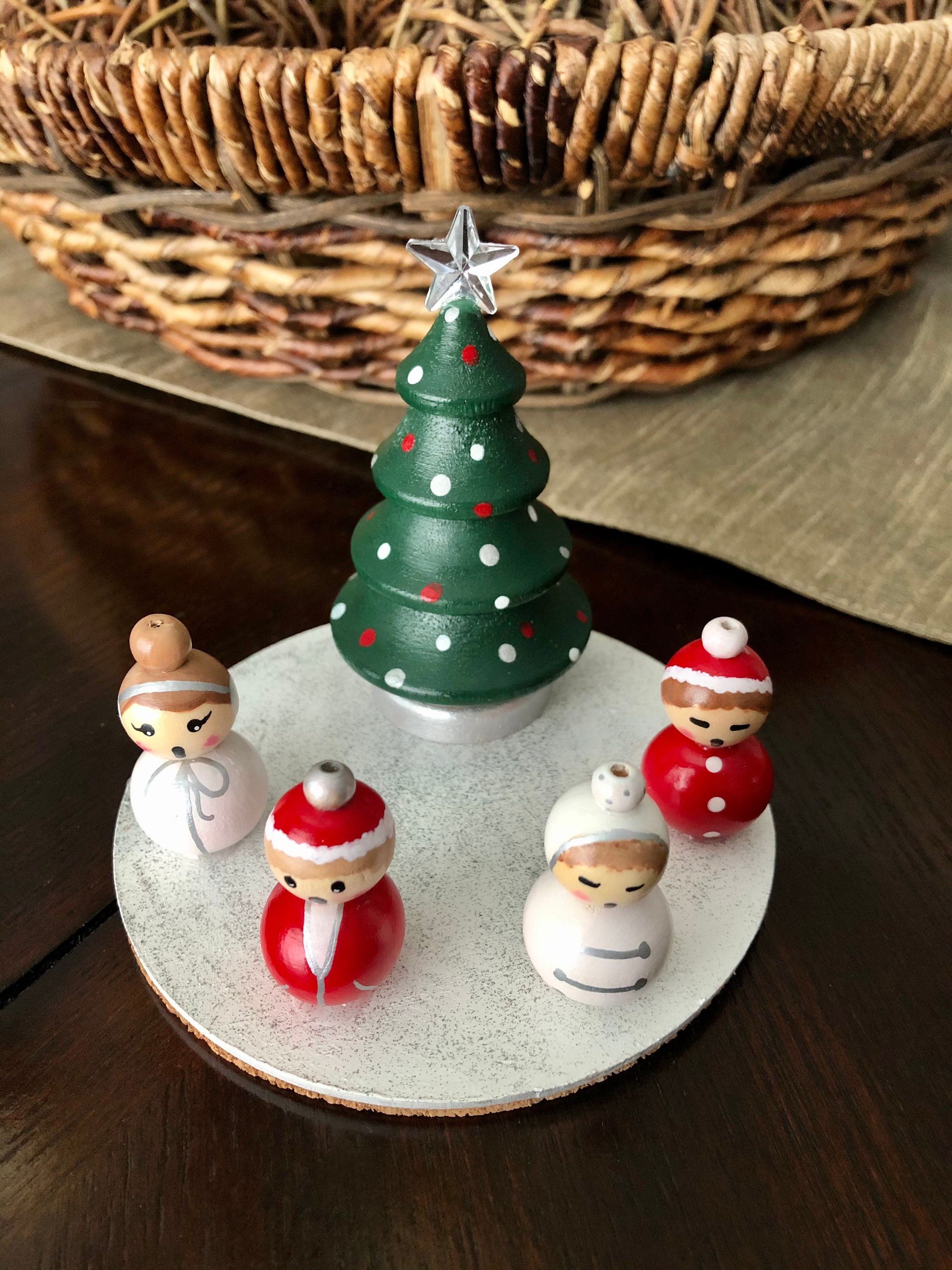 Christmas Carolers With Tree Scene, Red - Etsy