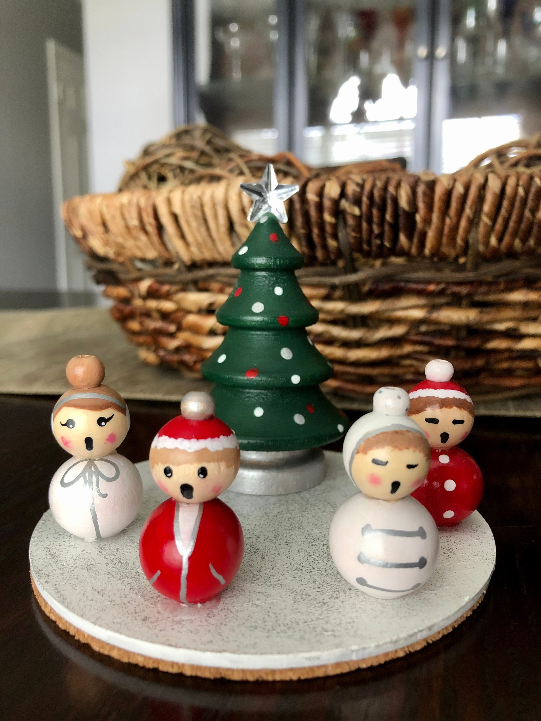 Christmas Carolers With Tree Scene, Red - Etsy
