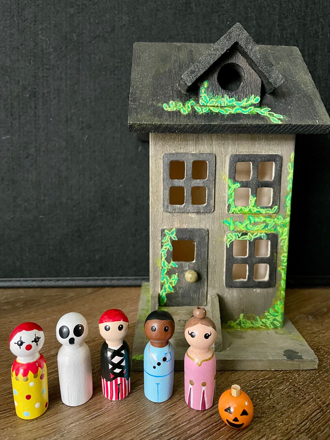 Halloween Trick or Treater Peg Dolls Set of 6 Figures in Costume ...