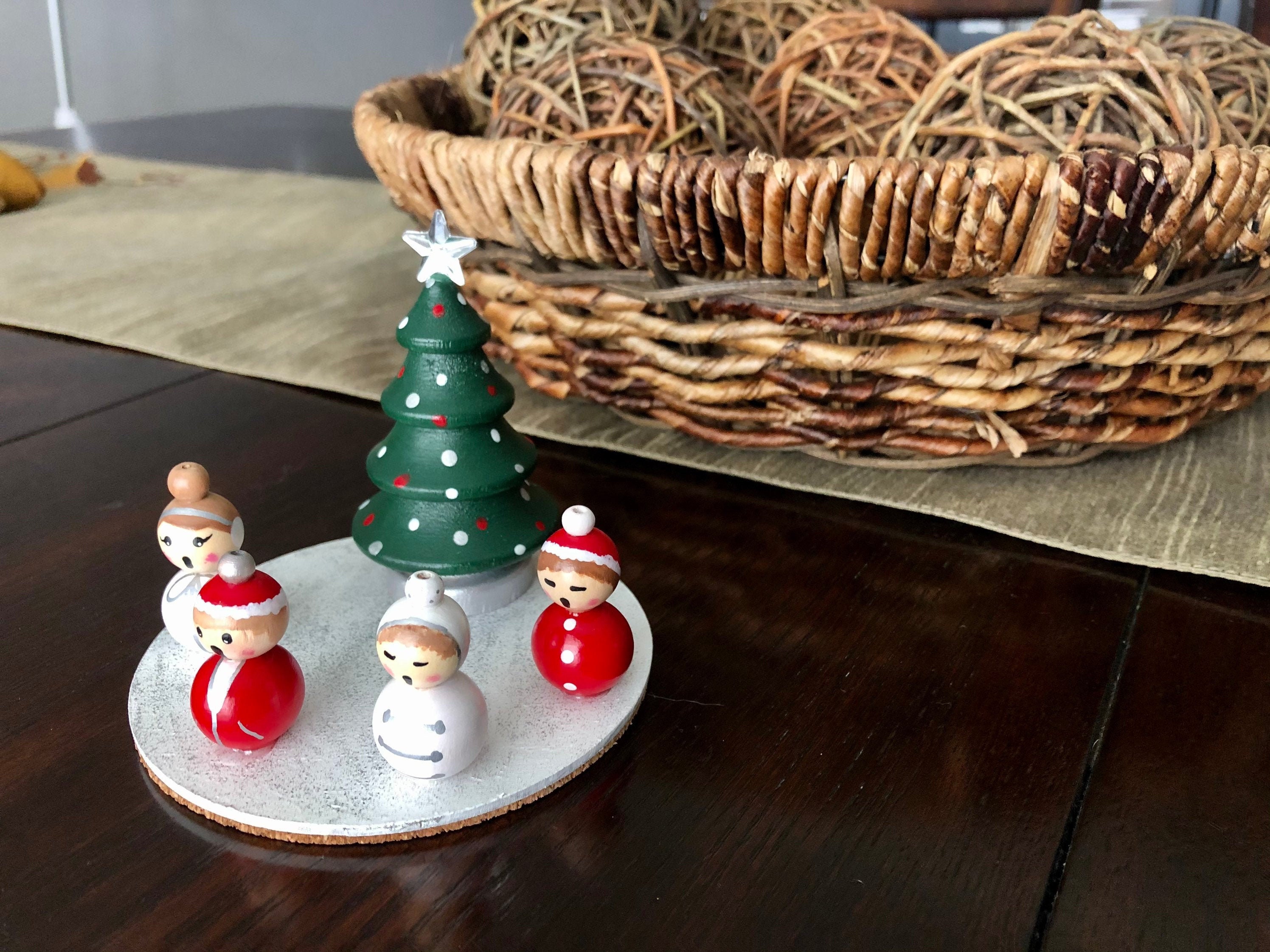 Christmas Carolers With Tree Scene, Red - Etsy