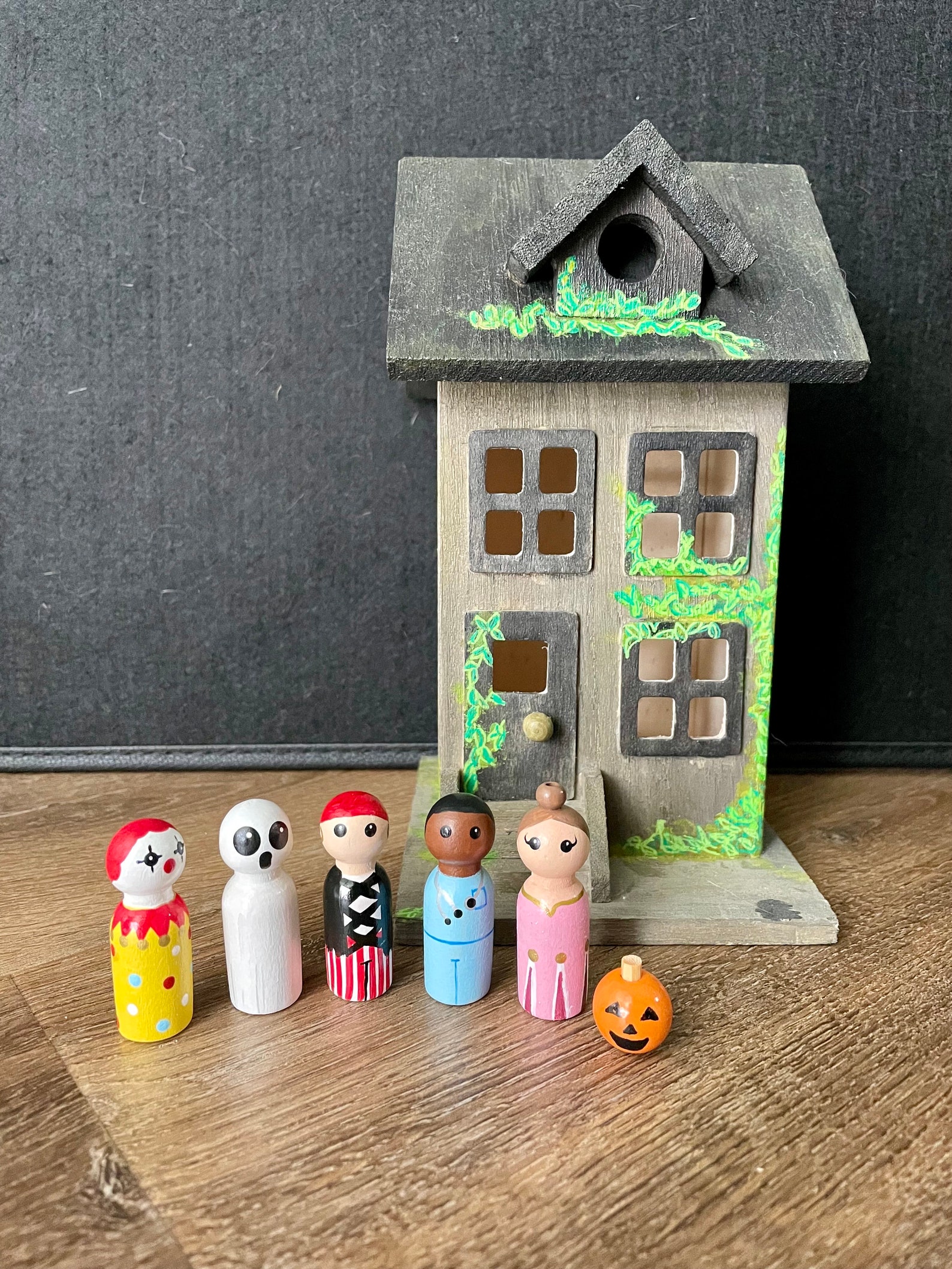 Halloween Trick or Treater Peg Dolls Set of 6 Figures in Costume ...