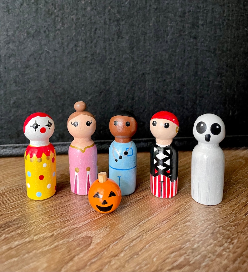 Halloween Trick or Treater Peg Dolls Set of 6 Figures in Costume ...