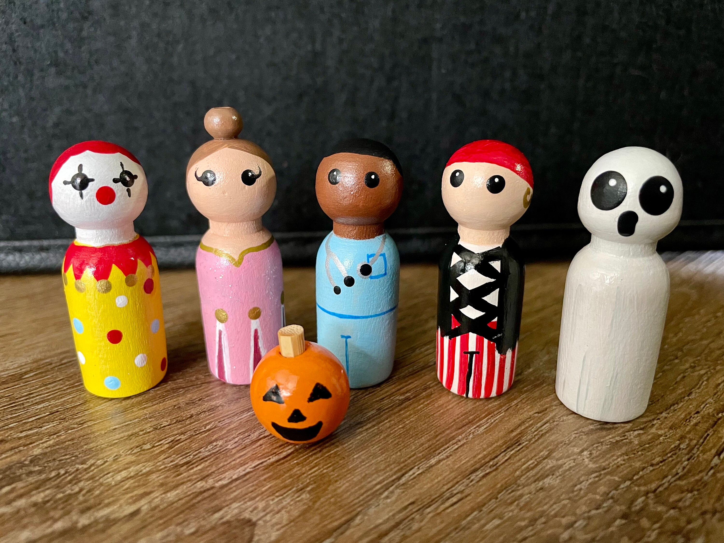 Halloween Trick or Treater Peg Dolls Set of 6 Figures in Costume ...