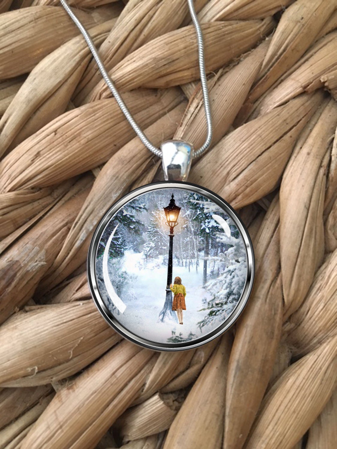 Chronicles of Narnia Lion Witch Wardrobe Lamp Post Lamppost Lucy Design ...