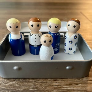 Sweet Family Peg People Dolls House Pretend Play Set in Themed Tin Open ...