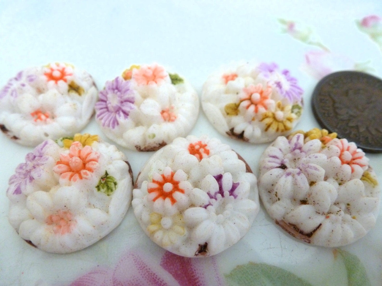 1 Adorable Opaque 60s Japan White Relief ROUND Flower Cab Stone, 19.5mm ...