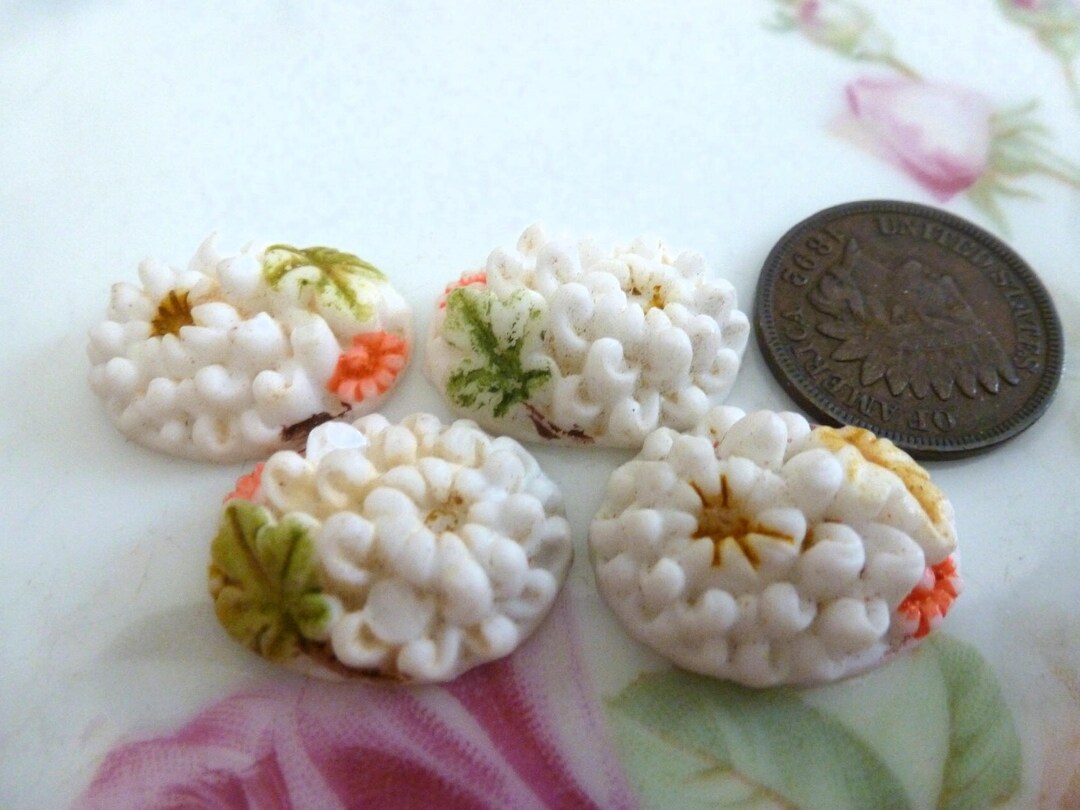 1 Adorable Opaque 60s Japan White Relief OVAL Flower Cab Stone, 20x15mm ...