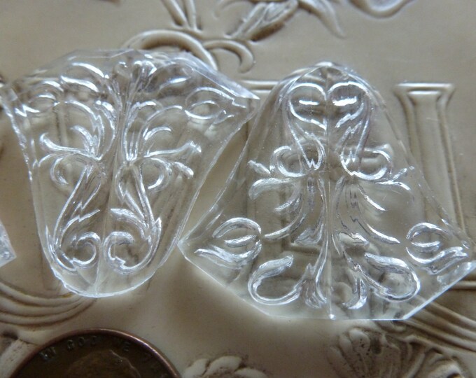 1 Very Vintage Clear Pressed Glass Bell Flower CAB, 28x30mm Wide, 1920s ...