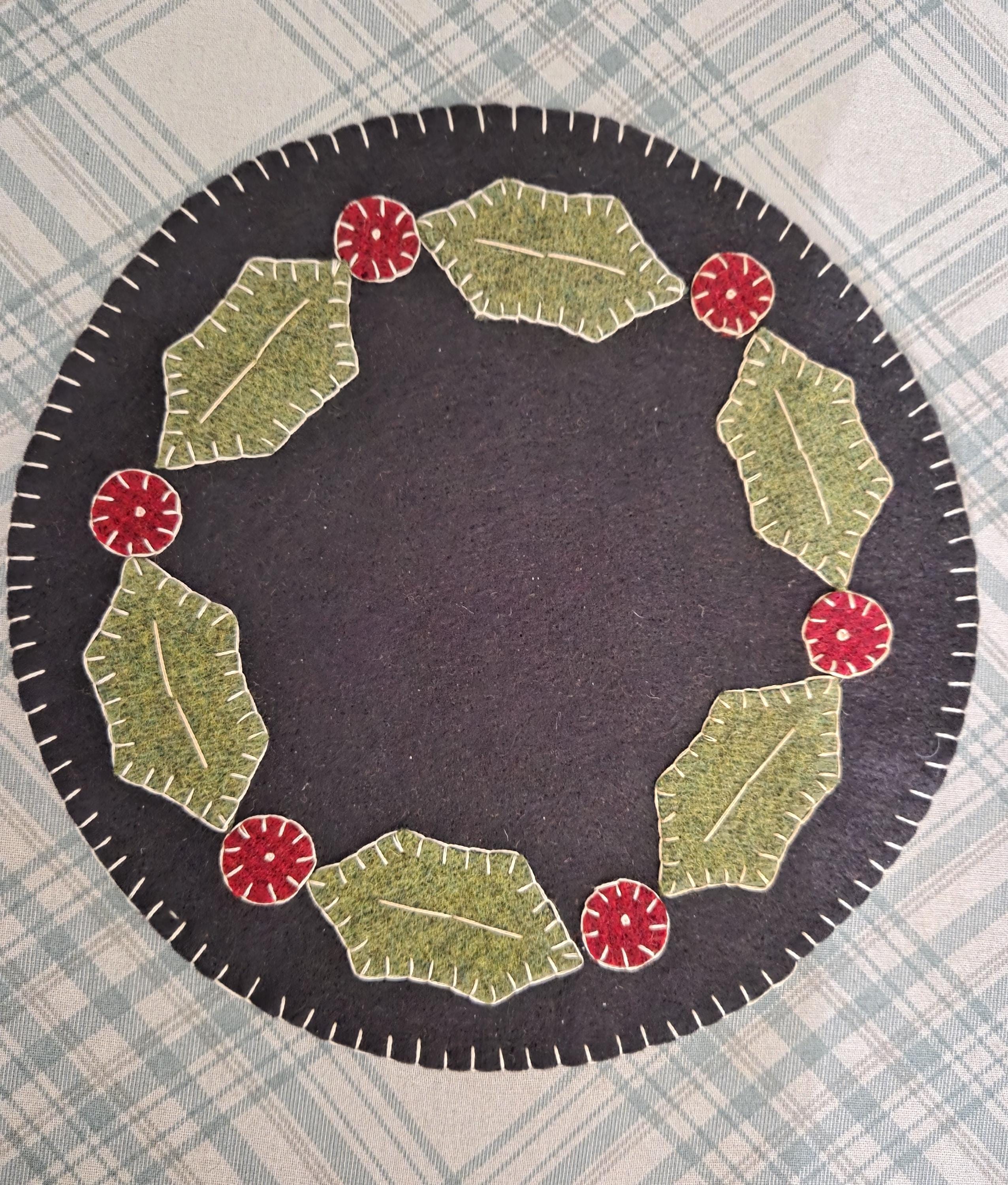 NEW! NEW! Pre-cut Wool Applique Kit- Holly Wreath- Candle Mat/penny Rug ...