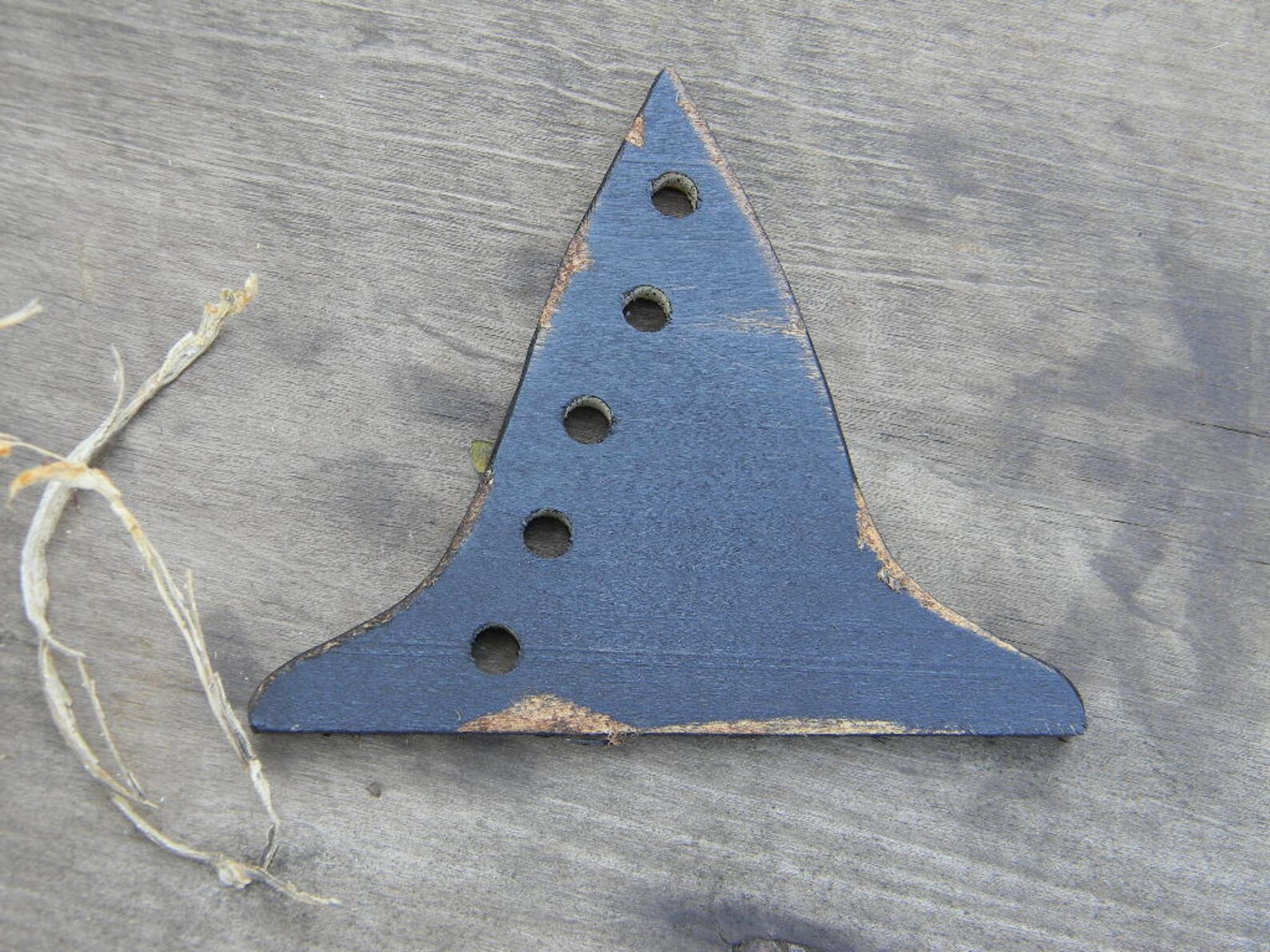 Witches Hat Thread Winder/floss Holder From Notforgotten Farm - Etsy