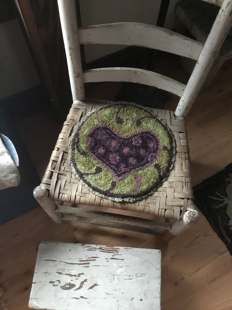Purple Heart Chairpad PAPER/Mailed Rug Hooking Pattern | Etsy