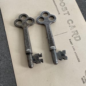 Yale and Towne Manufacturing Steel Silver Vintage Skeleton Keys ...