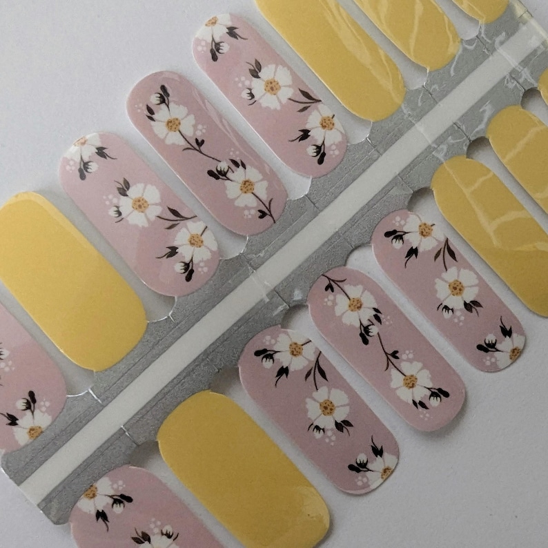 Sweet Daisy Nail Wraps: Easy DIY Nail Art Stickers - Etsy
