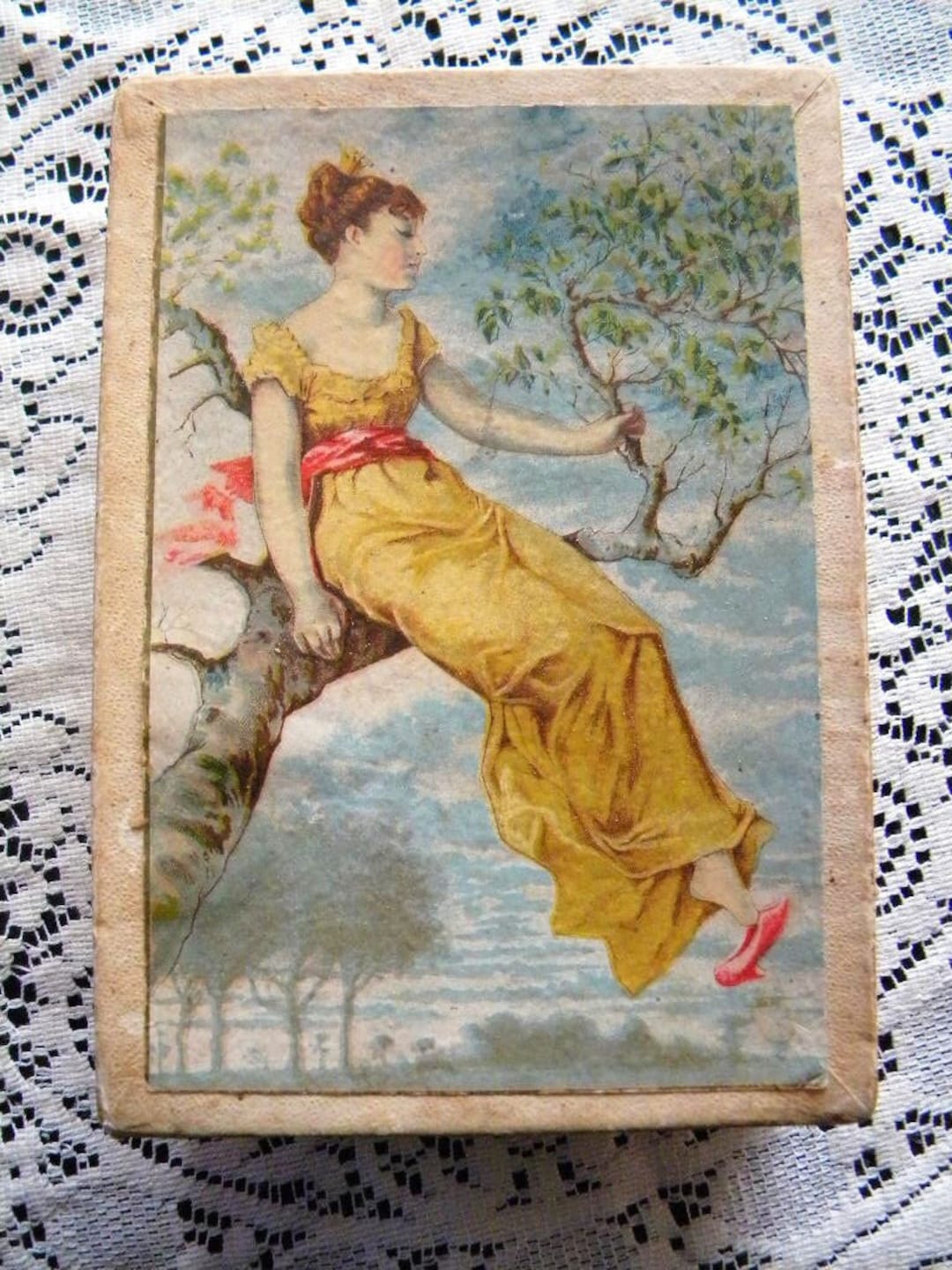 Beautiful Edwardian Presentation Gift Box Woman Sitting in a Tree Candy ...