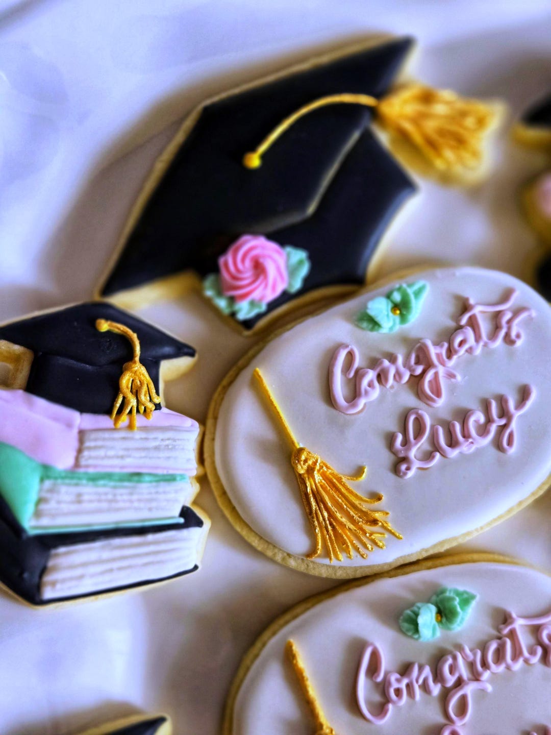 Graduation Desserts, Royal Icing Cookies for Class of 2026, Grad Cap ...