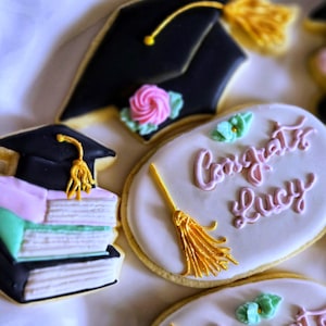 Graduation Desserts, Royal Icing Cookies for Class of 2026, Grad Cap ...