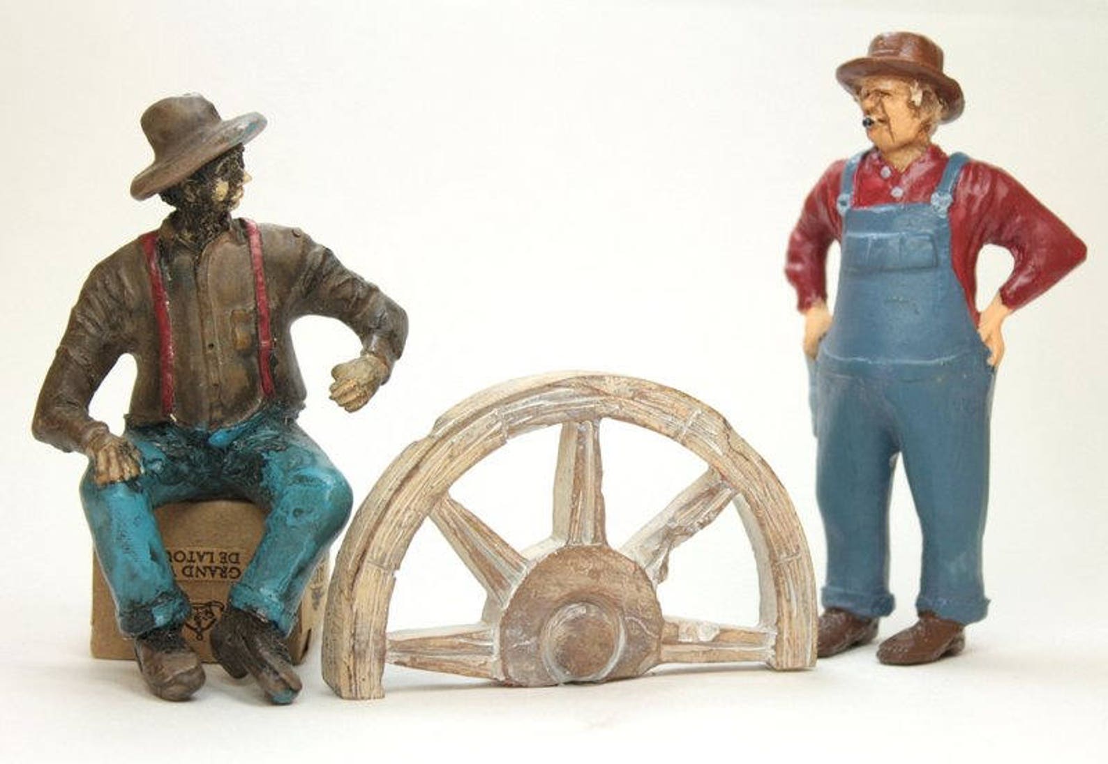 Old West Wagon Wheel Miniature | Railroad Figurines | Diorama Railroad ...