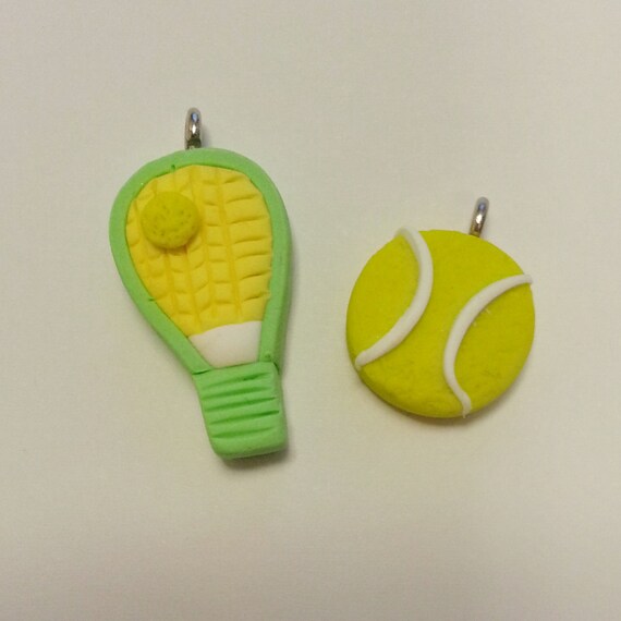 Artículos similares a Tennis Ball and Racquet Racquet Polymer Clay ...