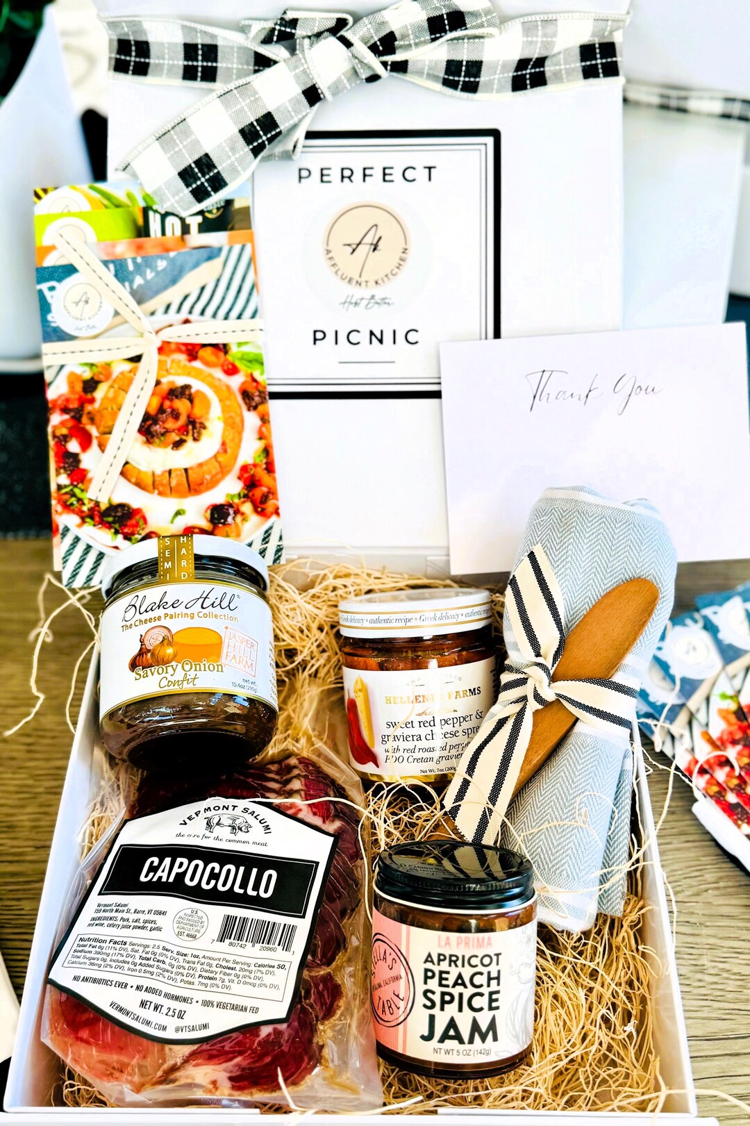 Perfect Picnic Gift Box - Recipes and Amazing Products to Create the ...