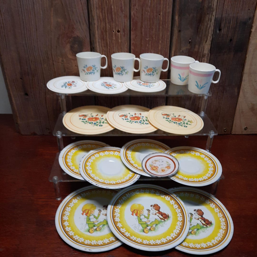 Assortment of Metal and Plastic Play Plates and Cups - Etsy
