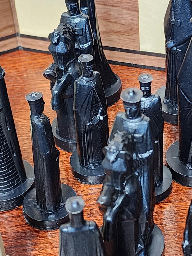 1980 Conqueror Sculptured Chess Set by Peter Ganine - Etsy