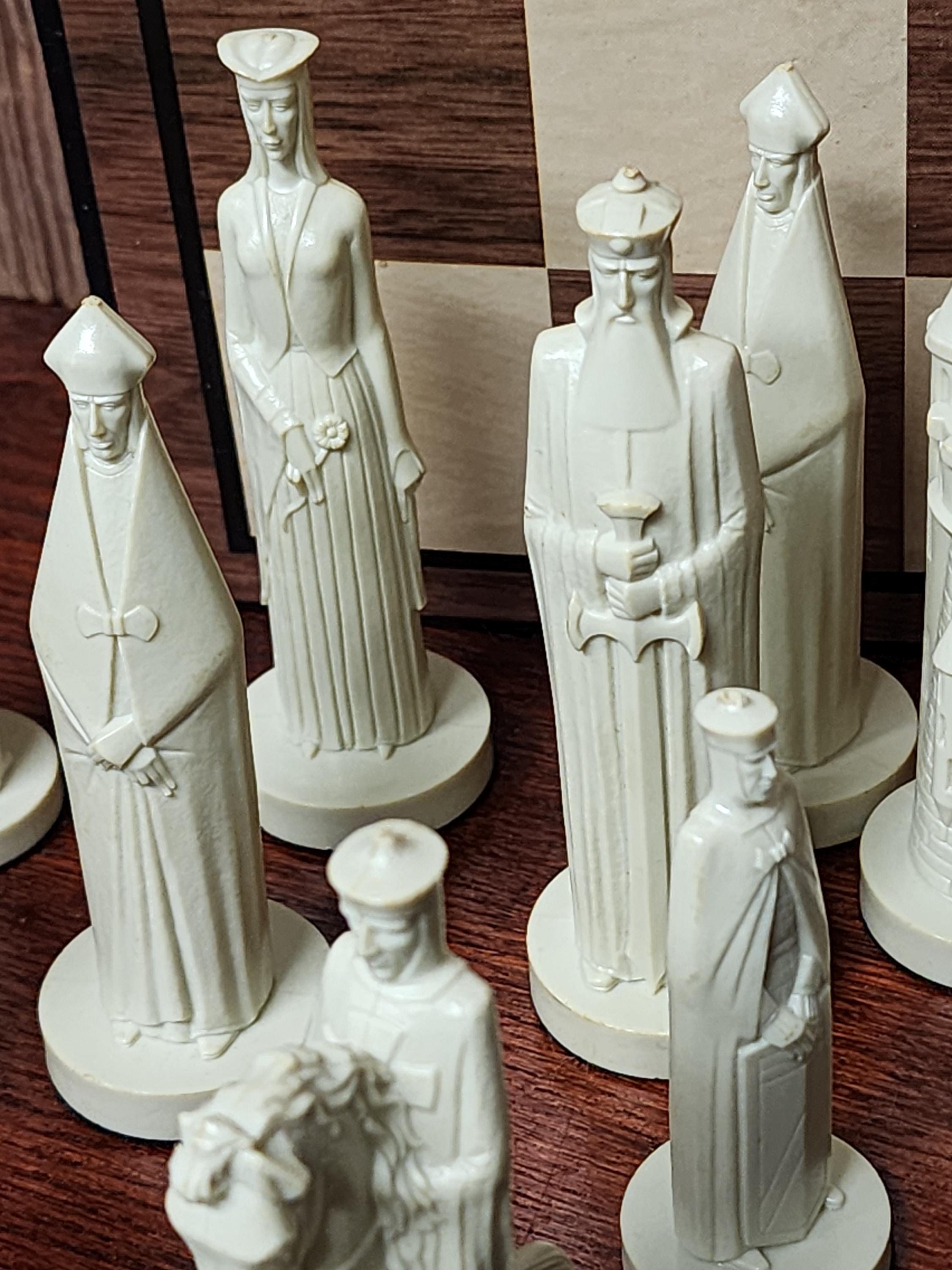 1980 Conqueror Sculptured Chess Set by Peter Ganine - Etsy