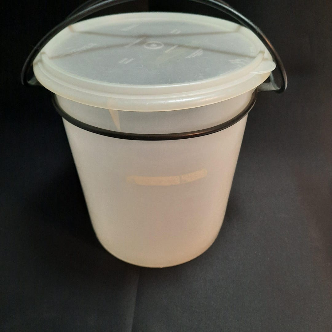 Vintage Tupperware 2 Gallon Canister With Seal and Cariolier Handle - Etsy