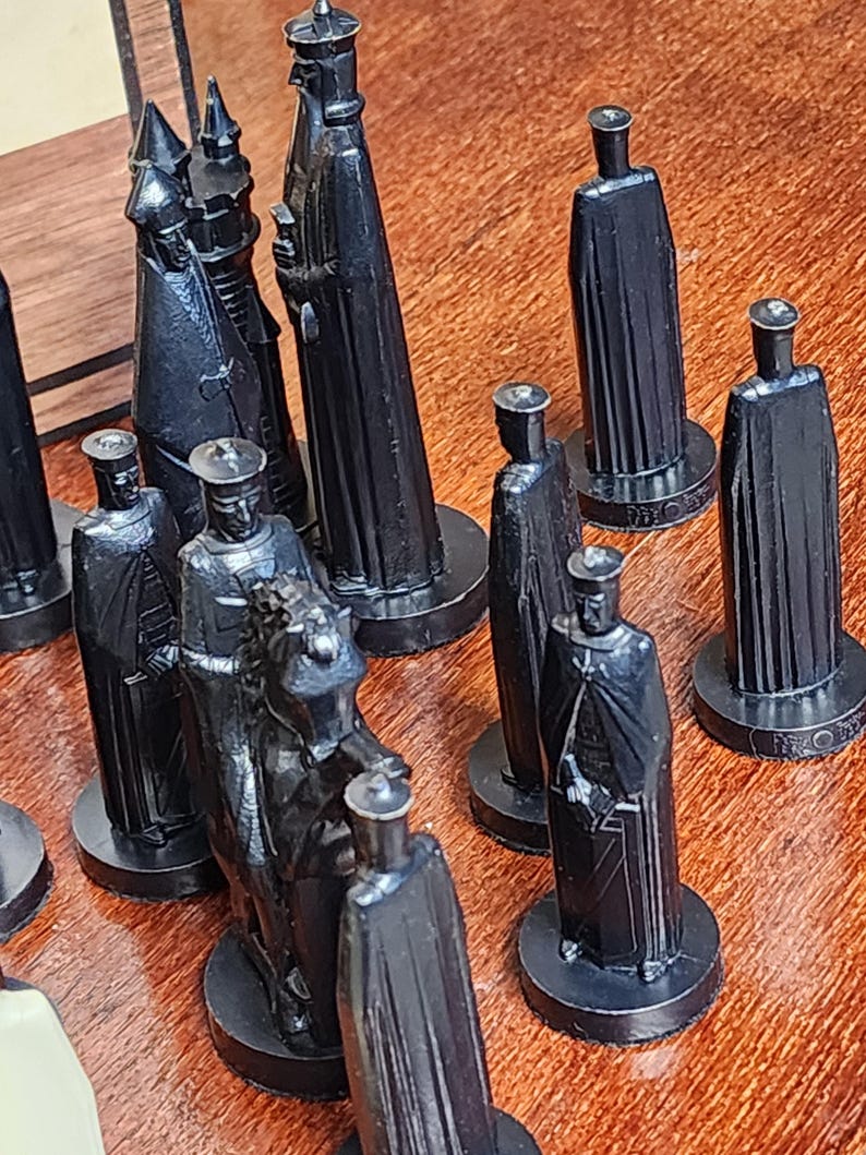 1980 Conqueror Sculptured Chess Set by Peter Ganine - Etsy