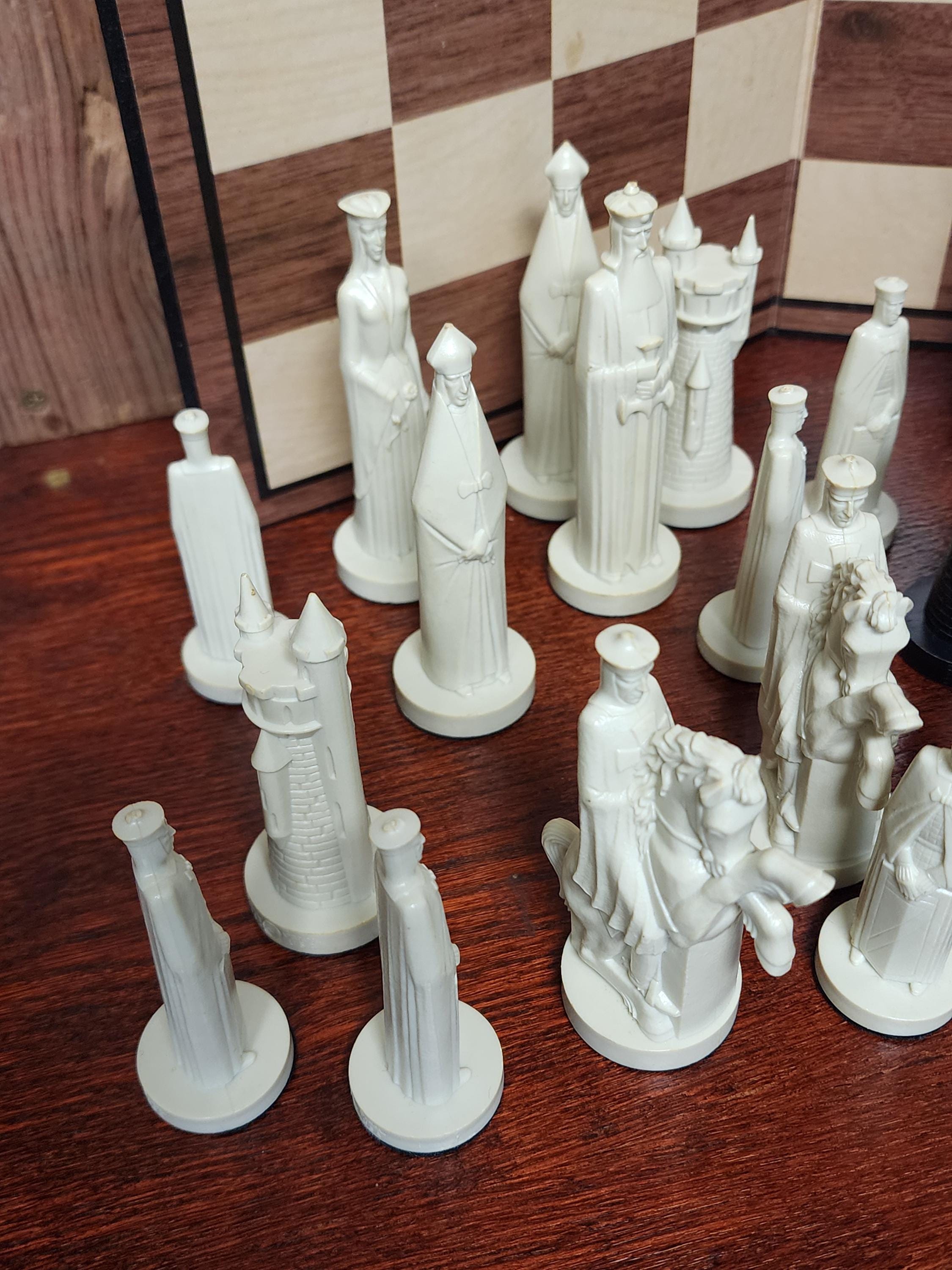 1980 Conqueror Sculptured Chess Set by Peter Ganine - Etsy