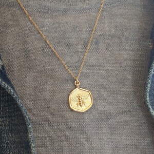 Bumble Bee Medallion Pendant Necklace 14kt Gold Filled Chain Round ...