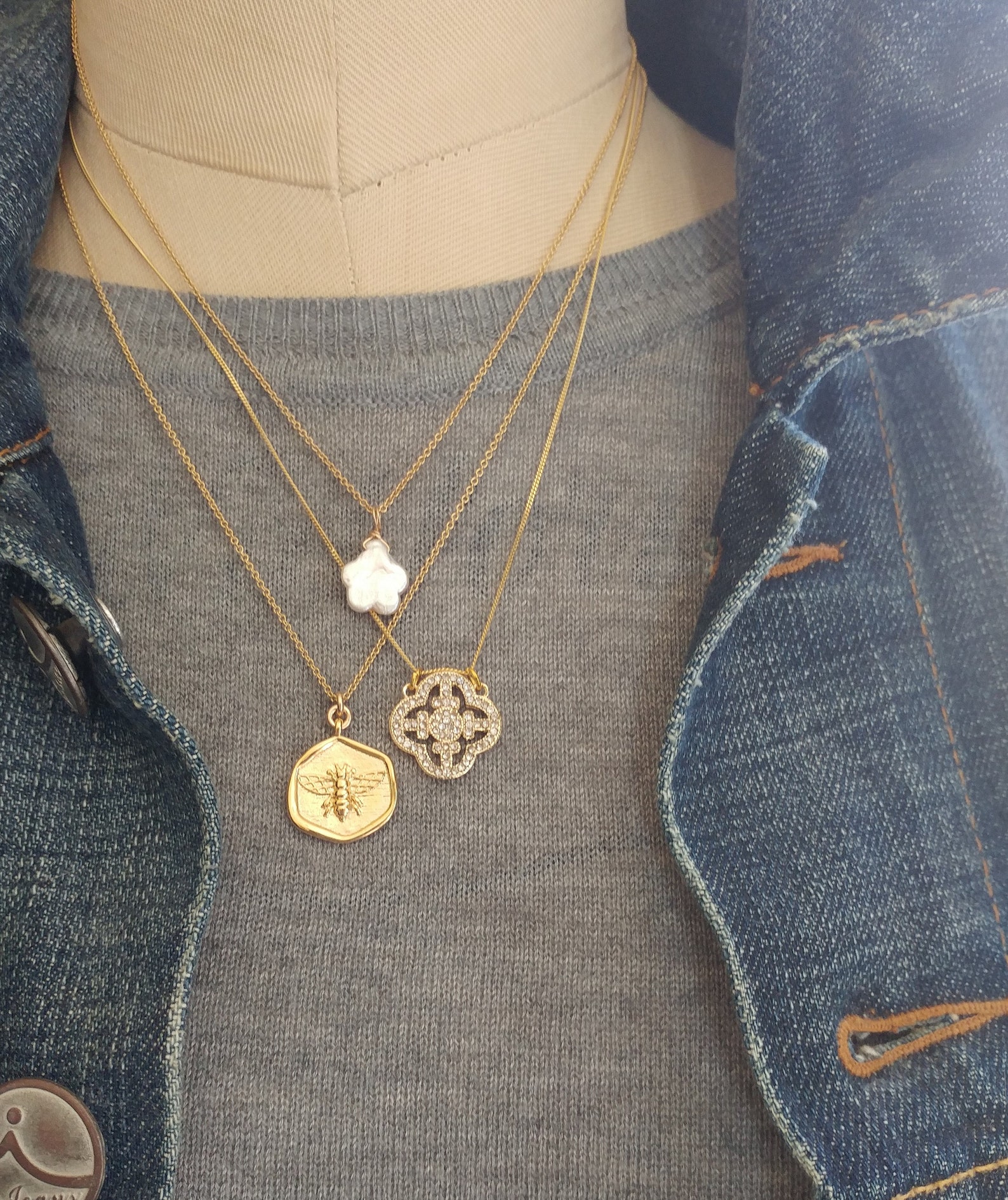 Bumble Bee Medallion Pendant Necklace 14kt Gold Filled Chain Round ...