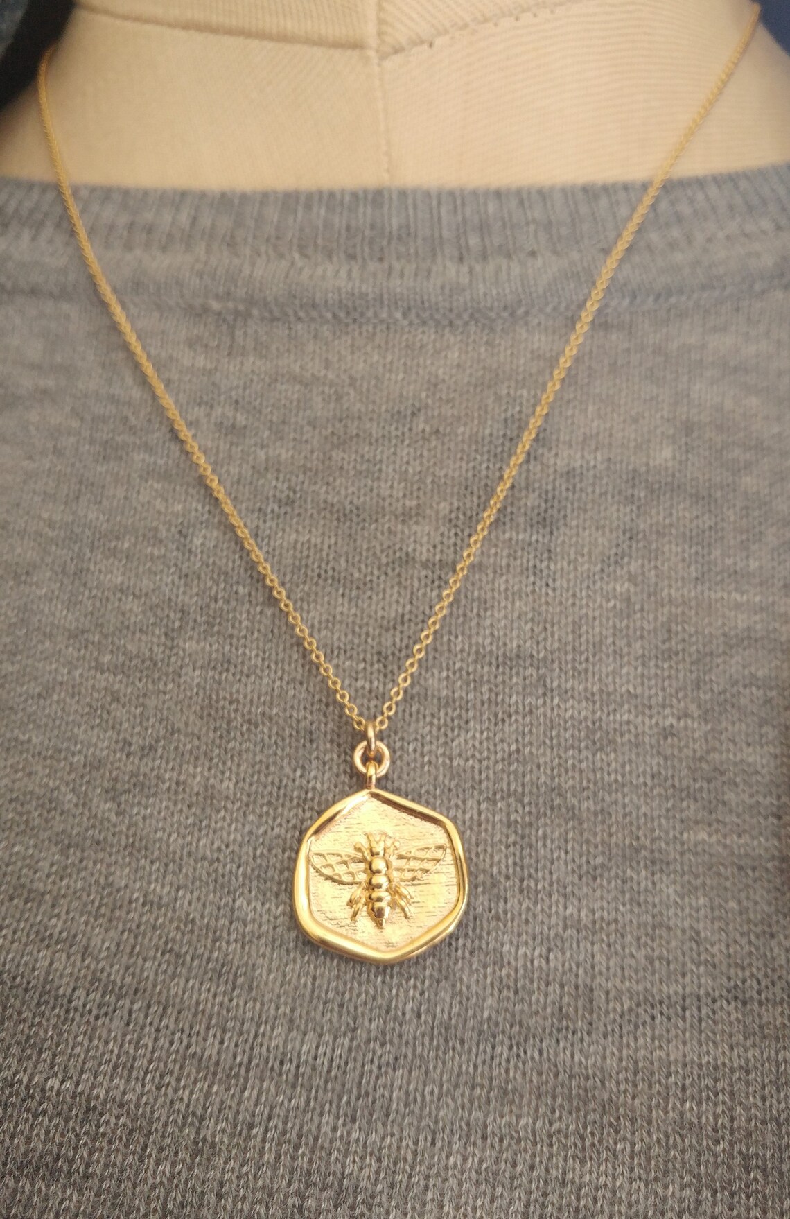 Bumble Bee Medallion Pendant Necklace 14kt Gold Filled Chain Round ...