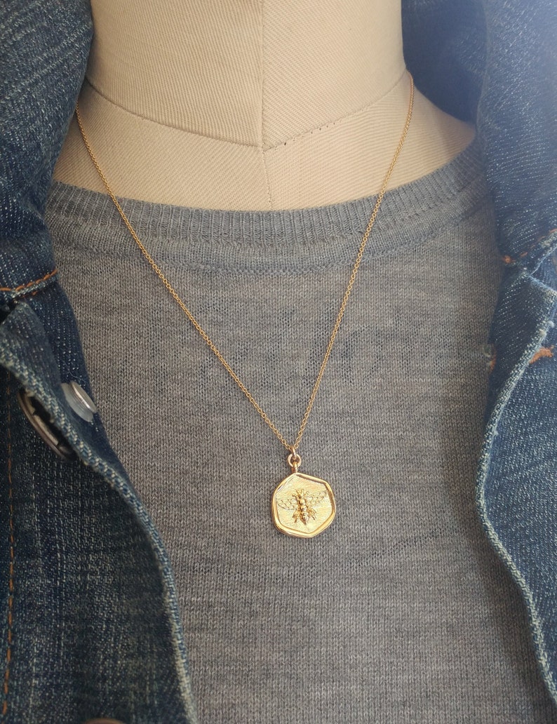 Bumble Bee Medallion Pendant Necklace 14kt Gold Filled Chain Round ...