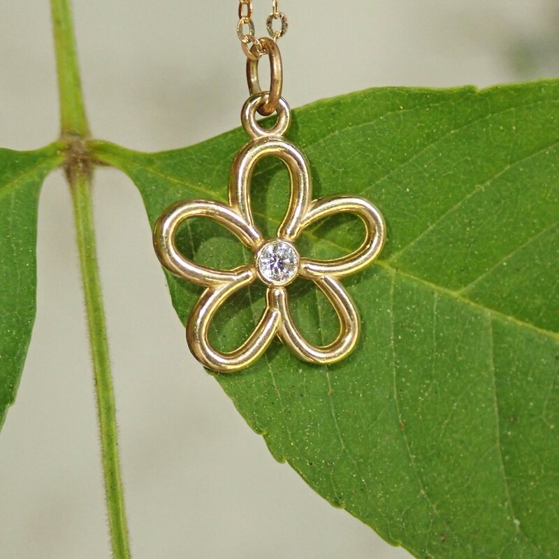 Daisy Pendant - Etsy