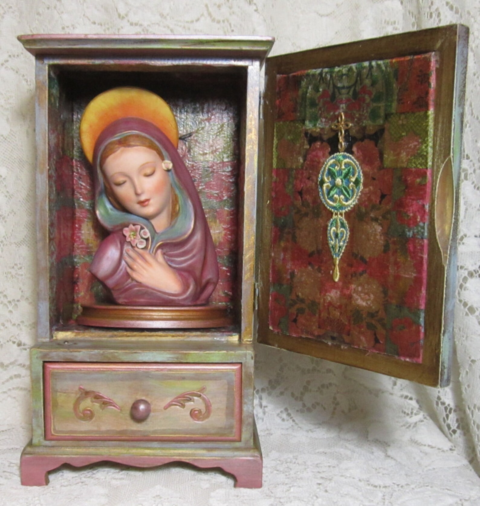 Vintage Virgin Mary Statue Shrine/niche/altar Shadow Box - Etsy