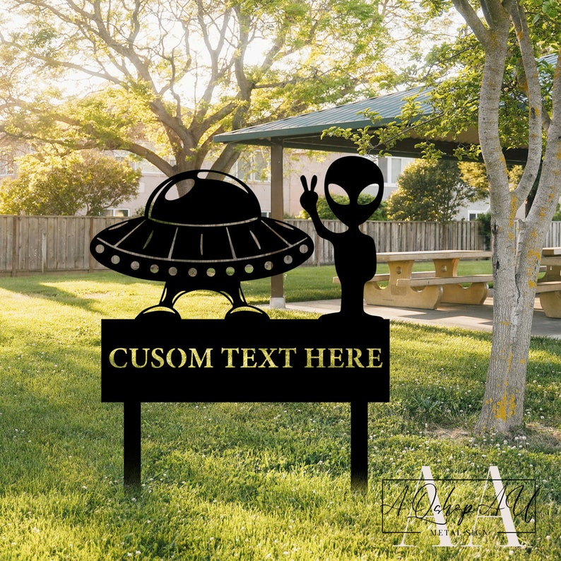 Alien & UFO Spaceship Art Yard Sign, Custom Metal Alien Garden Yard Art ...