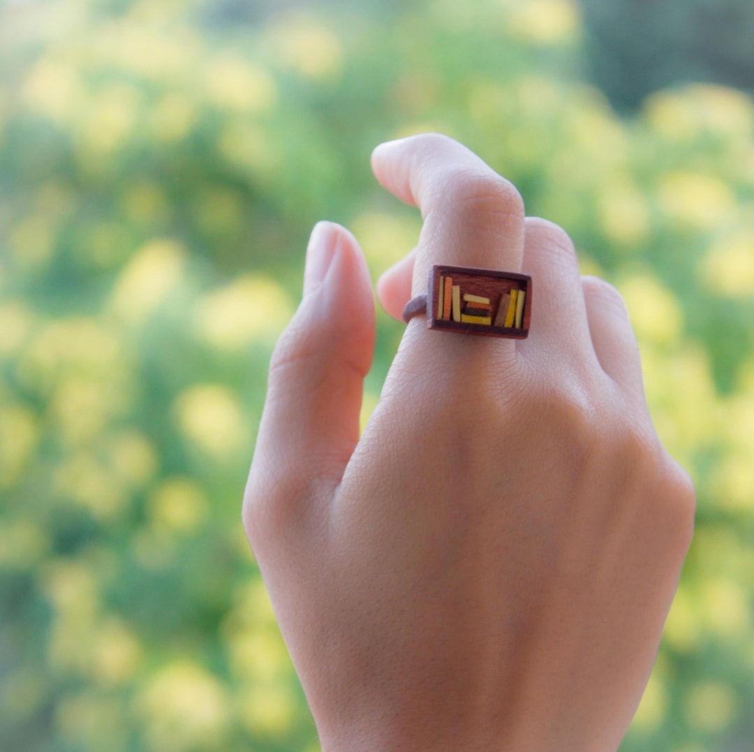 Wooden Bookshelf Ring From Eucalyptus Wood, Ring for Men and Women ...