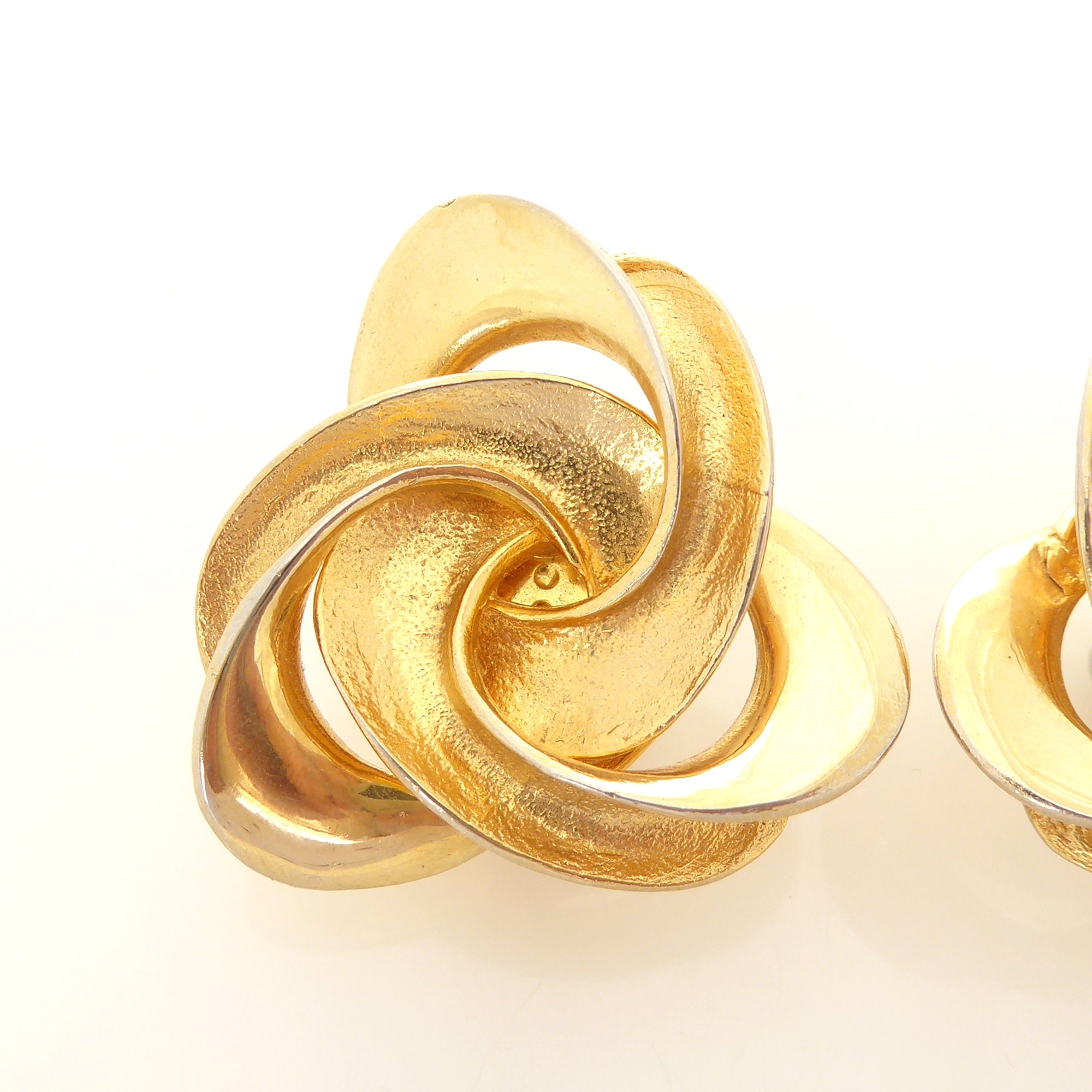 1980s Vintage Shiny Gold Large Infinity Eternal Endless Knot Chunky ...