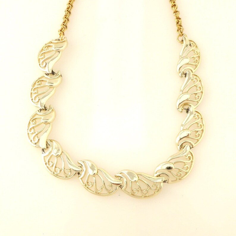 1950s or 1960s Gold Swirl Pattern Teardrop Link Boho Bohemian Retro Mid ...