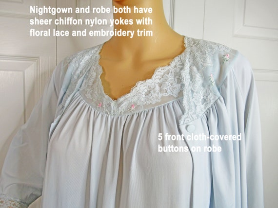 Sz MED 40 inch bust Shadowline midcentury pastel blue… - Gem